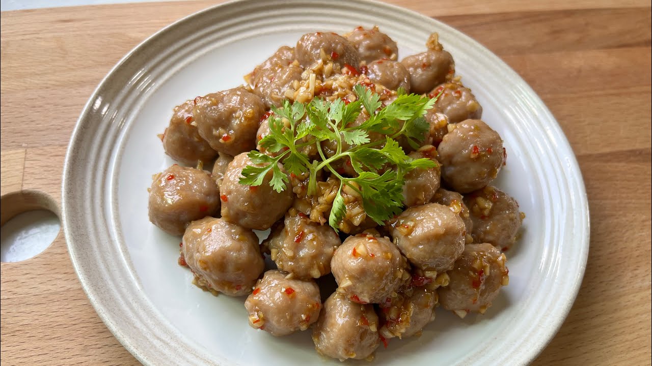 สวนครัวชวนทำ ลูกชิ้นปลาผัดพริกกระเทียม | stir fried fish ball with ...