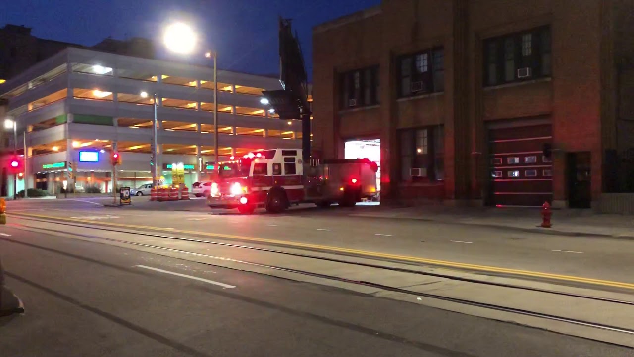 Milwaukee Fire - Engine 1 Responding - YouTube
