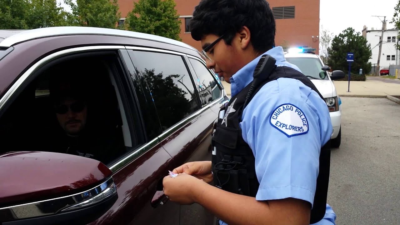 Chicago Police Explorers simulating the 8 step traffic stop - YouTube