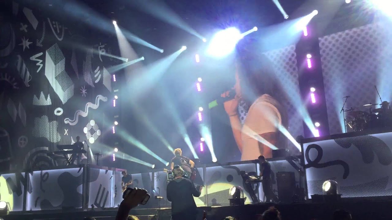 One Direction On The Road Again Tour 2015 San Diego Intro and Clouds ...