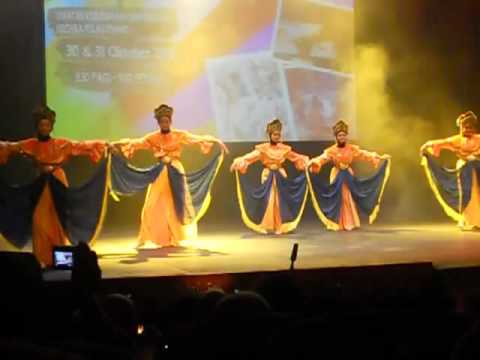 Layang Mas by SMSKB (2012) - YouTube