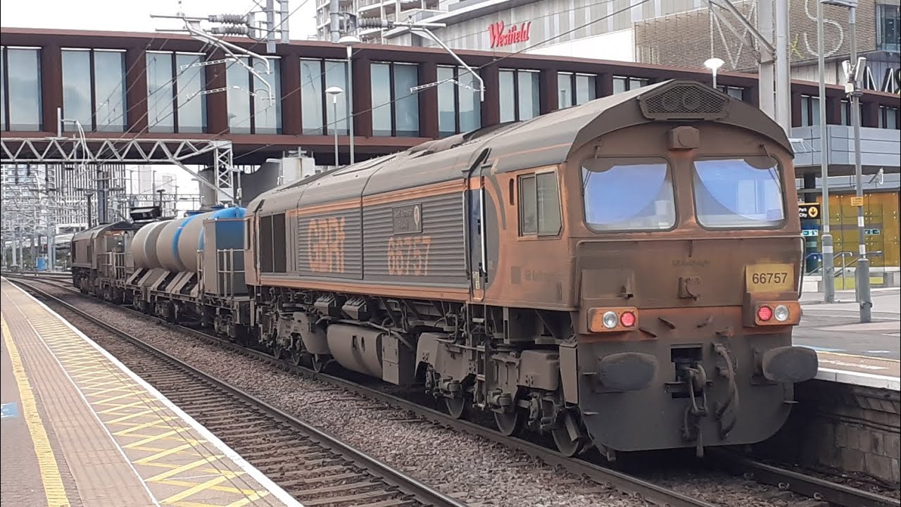 25 years of the Class 66 - YouTube