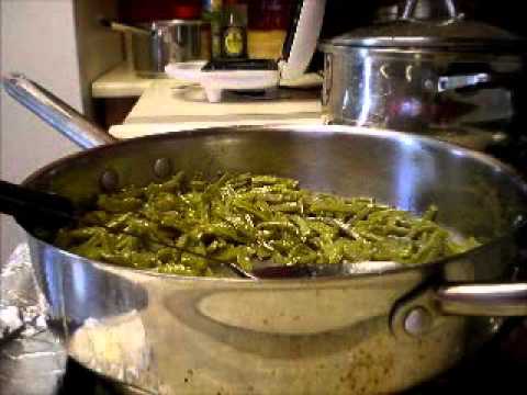 receta de nopales con chicharron en chile negro - YouTube