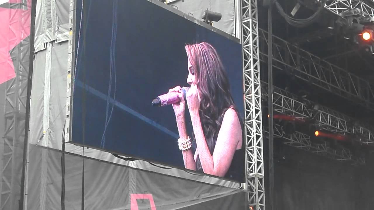 N Dubz V Fest 2011 - YouTube