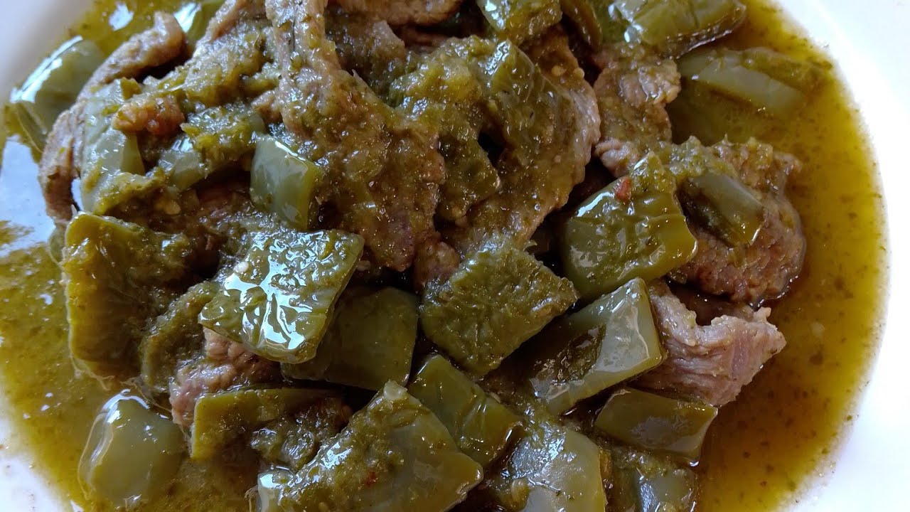 Nopales en salsa verde con carne - YouTube