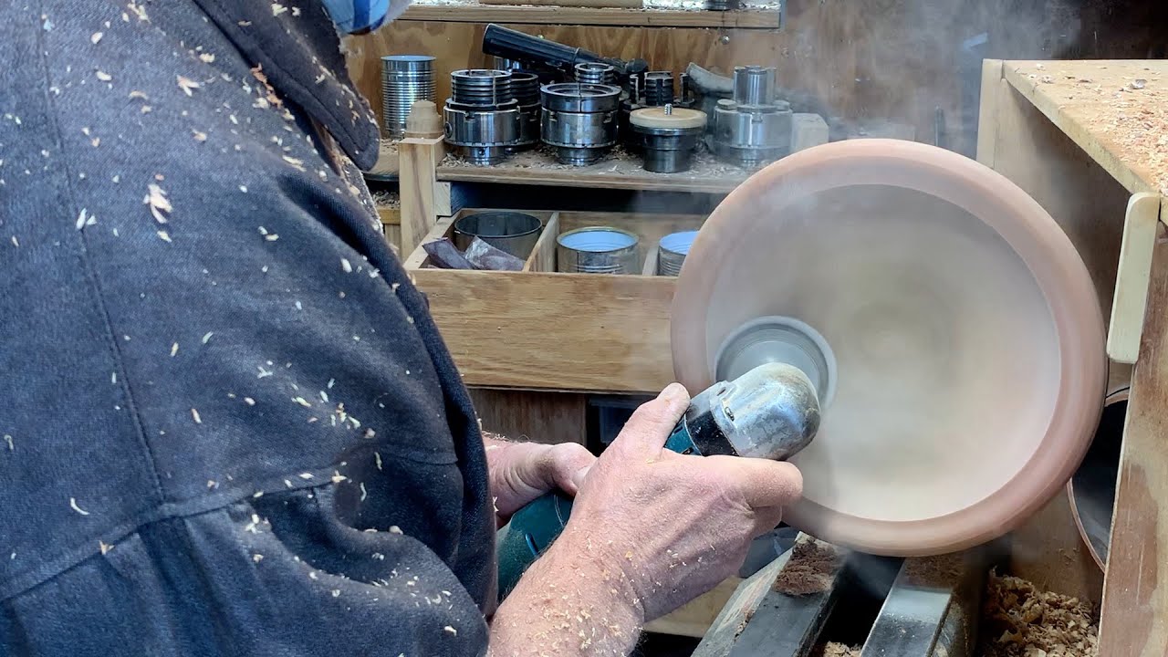 Richard Raffan power-sanding an ironbark dish - YouTube