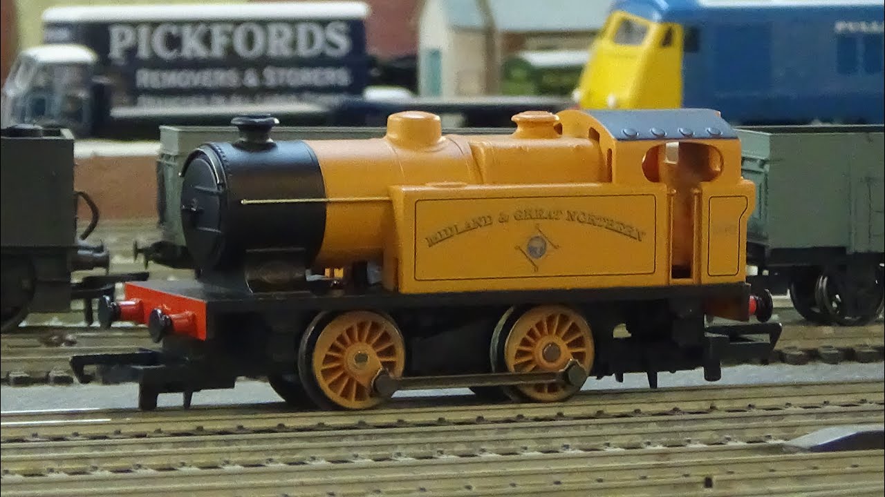 Midland & Great Northern Orange on a Railroad tank engine, unboxing ...