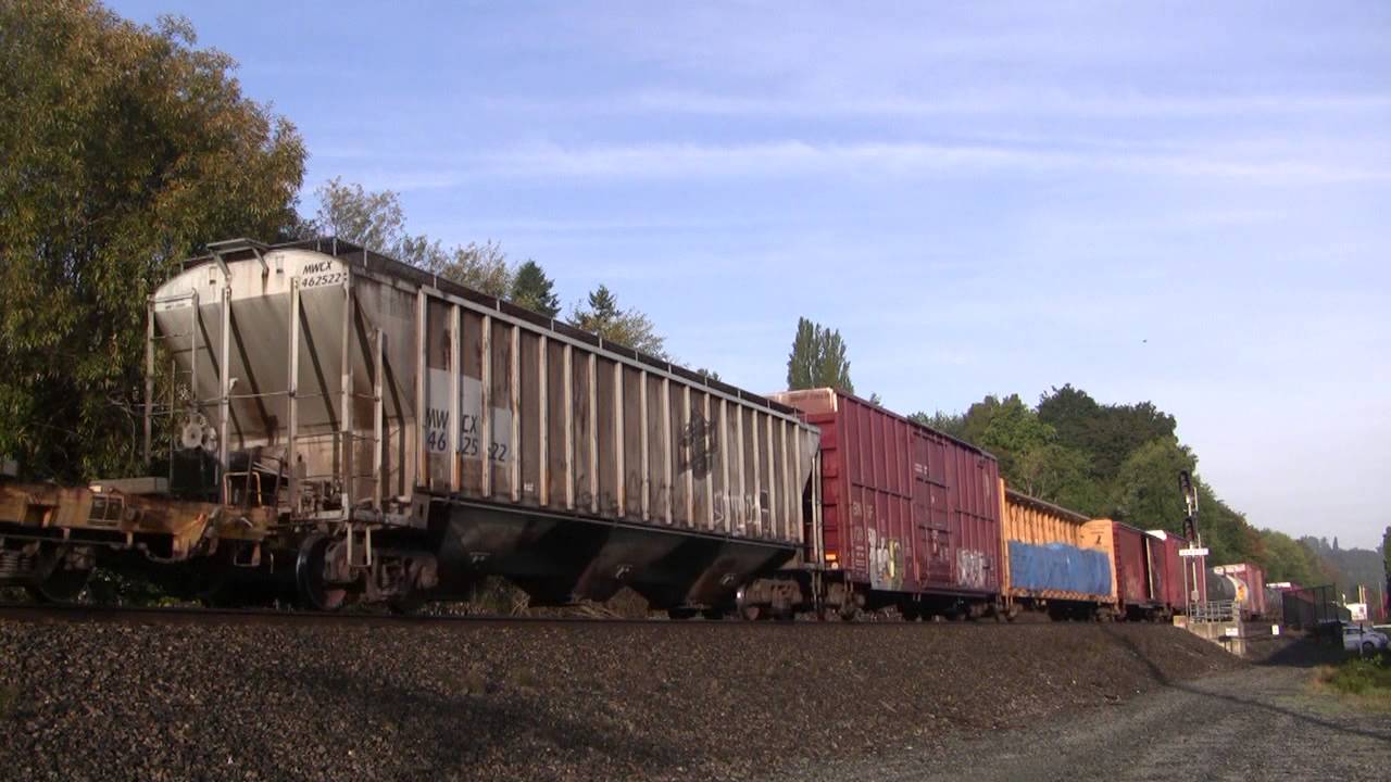 BNSF 4059 Leads A Mixed Freight @ Old Town Tacoma, WA w Canon HF11 ...