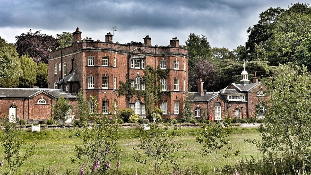 SCHOLAR GREEN - Heritage Boats And Ramsdell Hall And Railings 👀🛥️🏰 ...