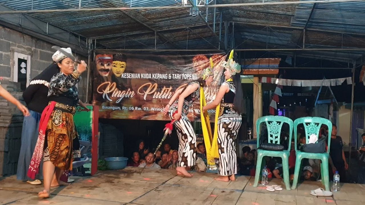 Gila ! ! Penari Lengger Febri Perang Golok | RPB Binangun - YouTube