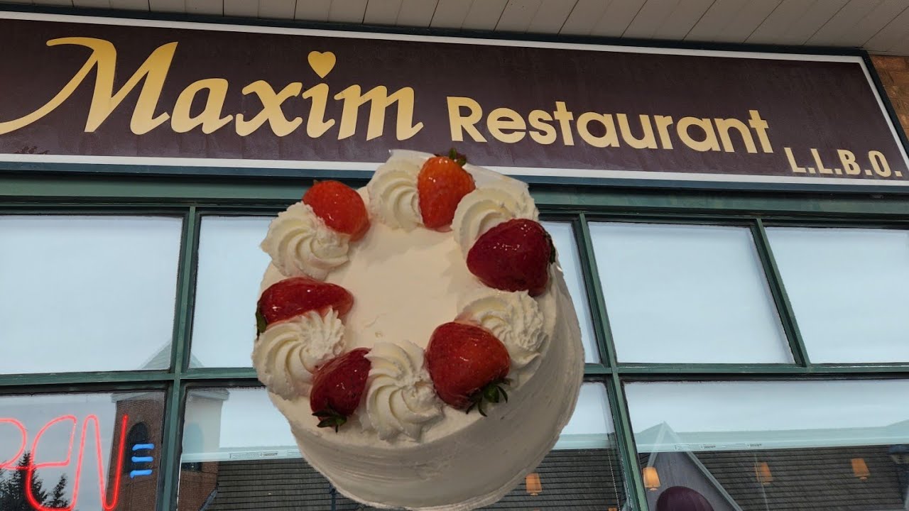 Eating Strawberry Shortcake from Maxim Bakery & Restaurant 美心 - YouTube