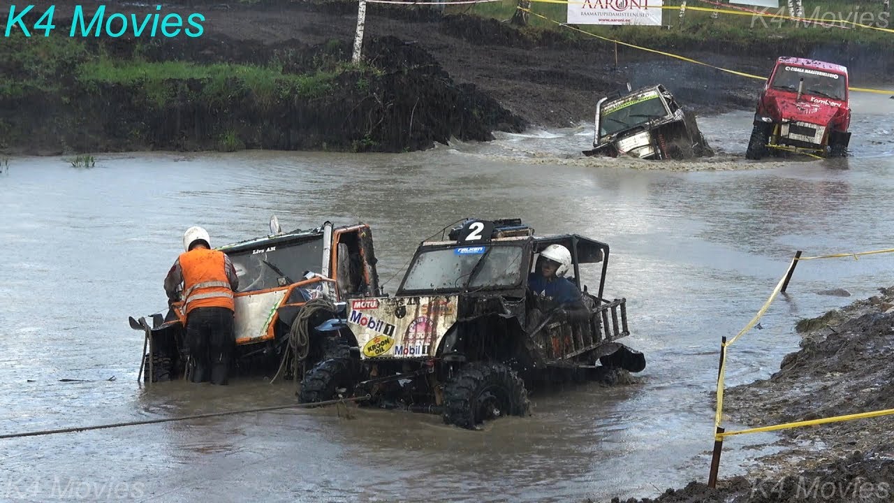 4x4 Off-Road vehicle race through water pool | Klaperjaht 2017 - YouTube