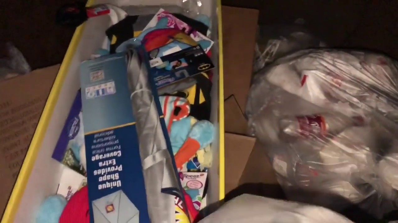 DUMPSTER DIVING -Treasures In The Trash - My FIRST Youtube Video! - YouTube