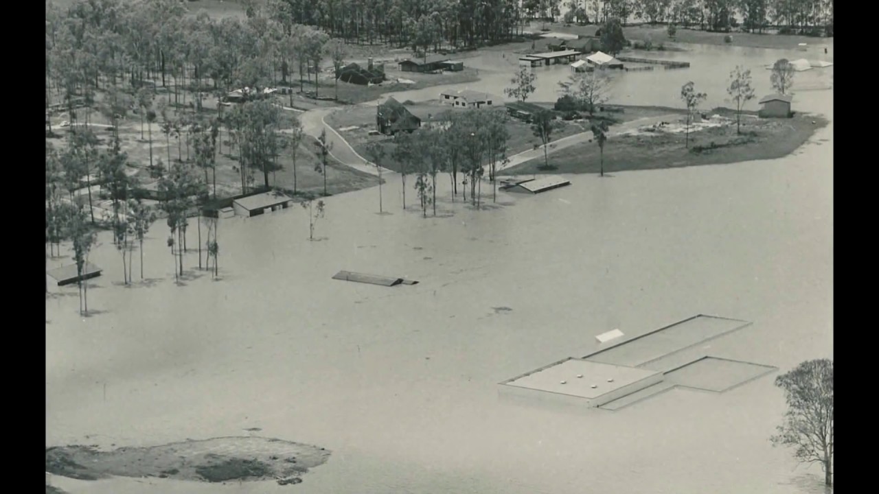 Bellbowrie 4070 shopping centre under water during 1974 floods ...