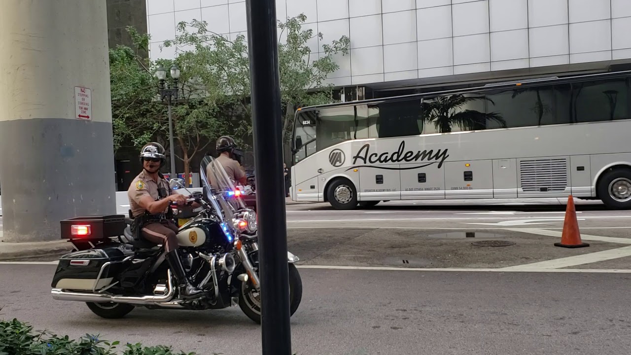 SuperBowl LIV SF 49ers Team Buses - YouTube