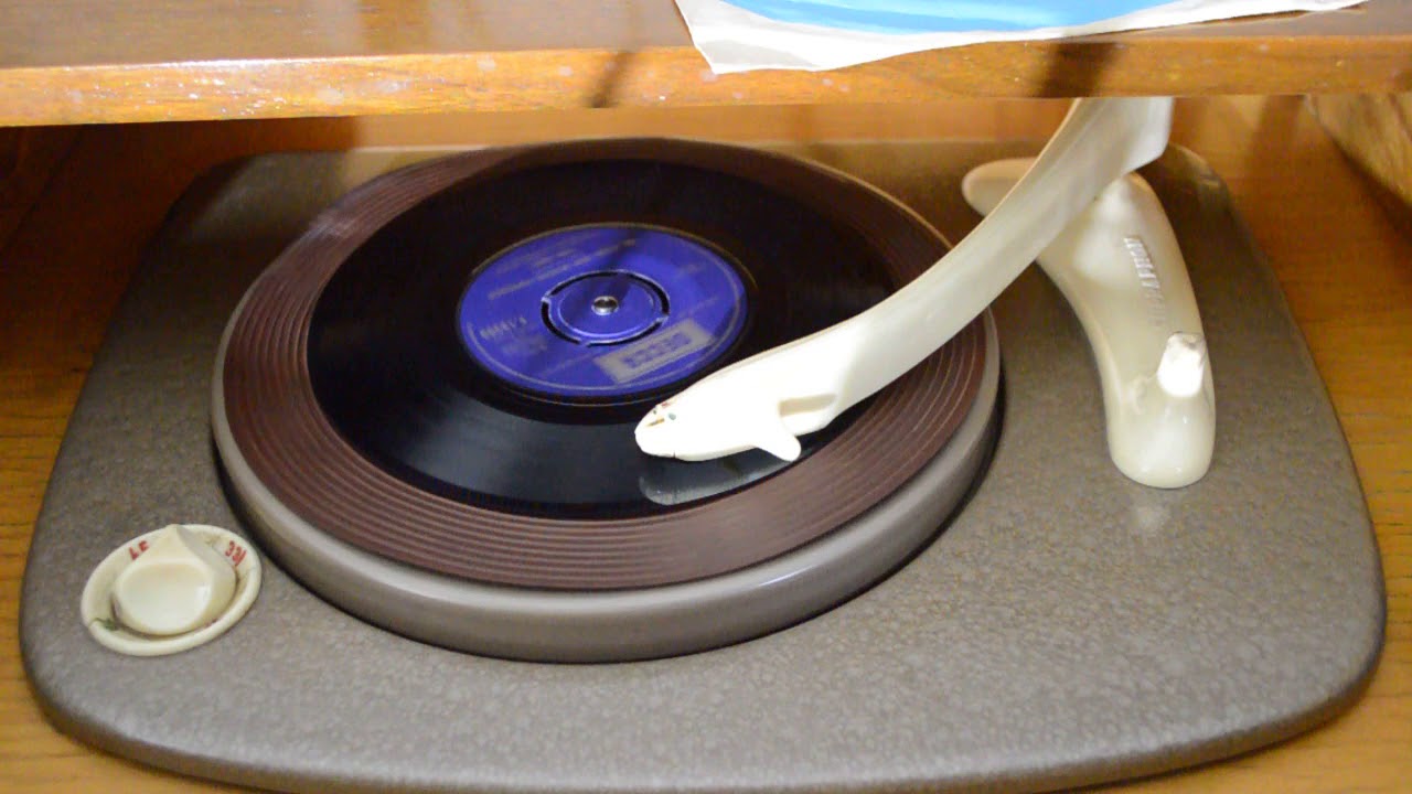 gramofon SUPRAPHON H21 - rok 1957 (hraje vinylová deska 45 otáček ...