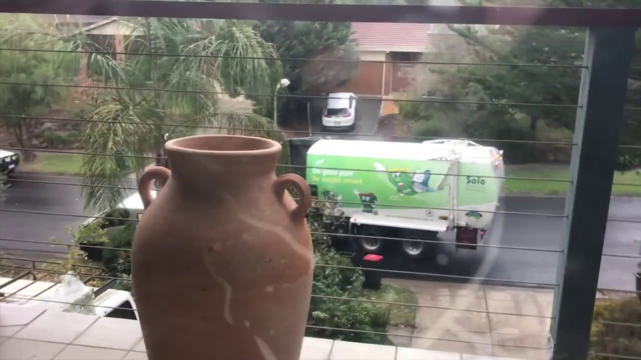 Manningham rubbish trucks ( 2nd video ) - YouTube