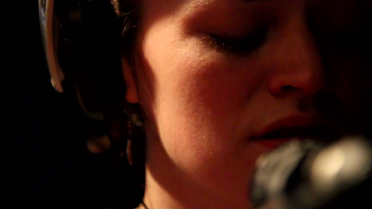 Siobhan Wilson - "Song for Lisa" Live @ Musiques du Monde / RFI - YouTube