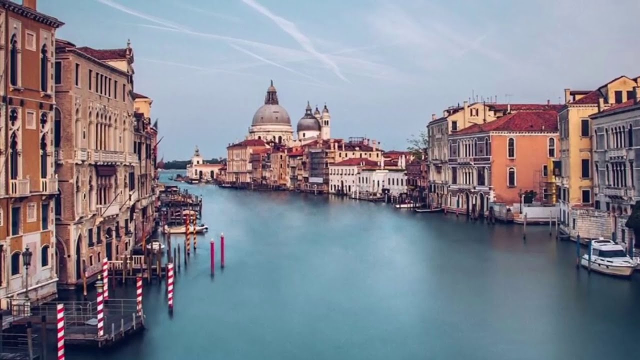 VENICE CANALS UNUSUALLY CLEAN CLEAR TO SEE DOLPHINS AND FISH AS ITALY ...