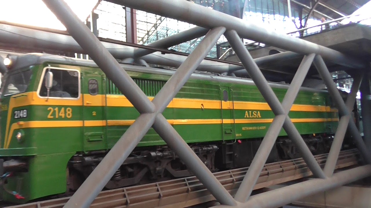 Alsa Rail - Tren de Felipe ii en Principe Pio en el viaducto de la ...