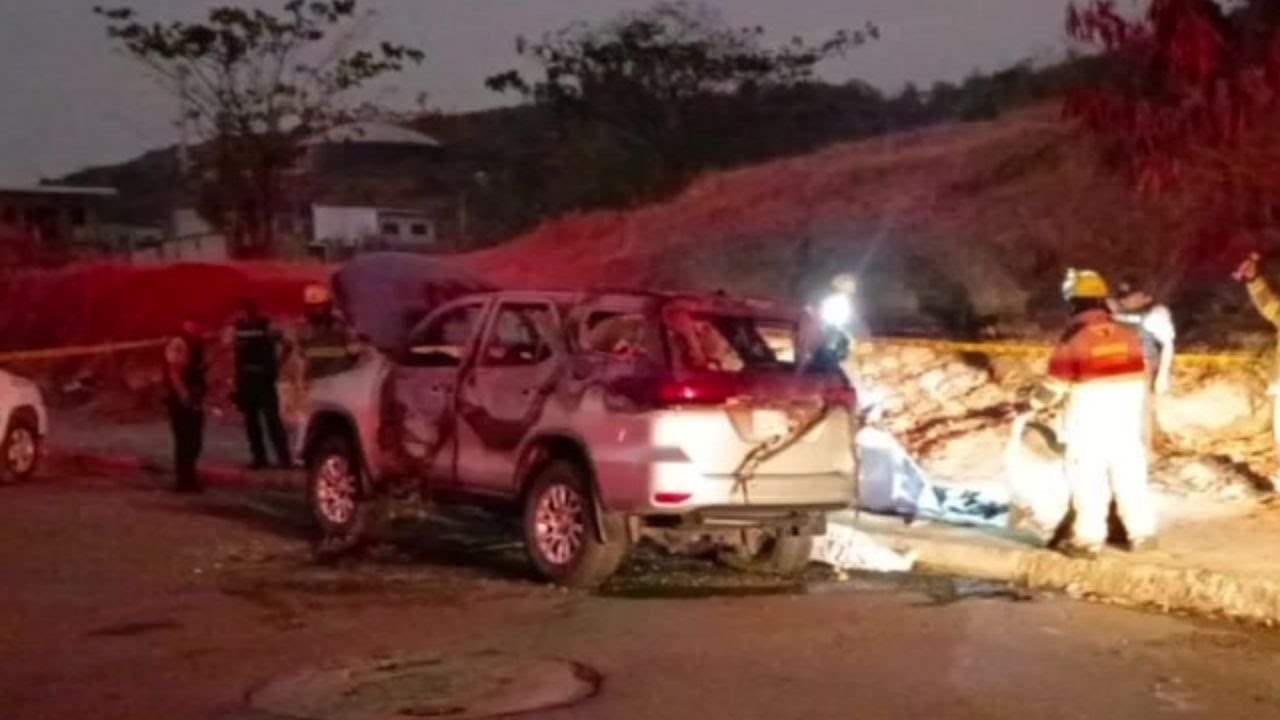 Incineran vehículo con cuerpo desmembrado en su interior - YouTube