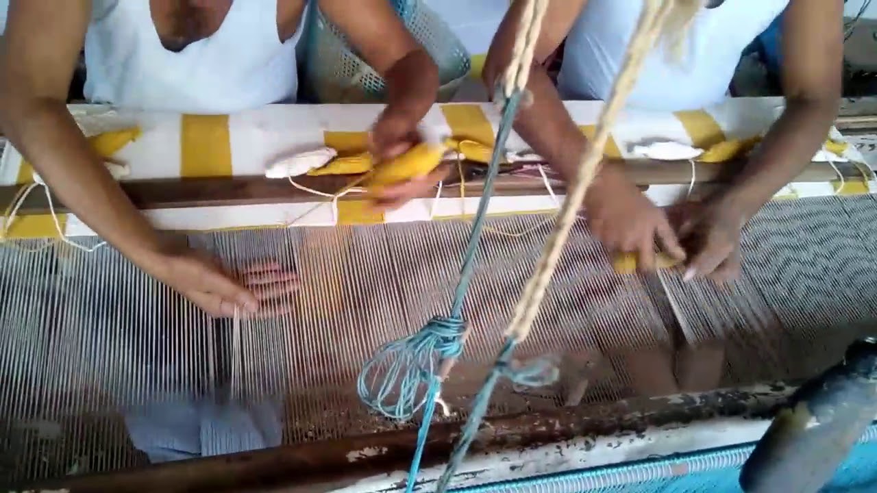 Handloom rugs weaving - YouTube