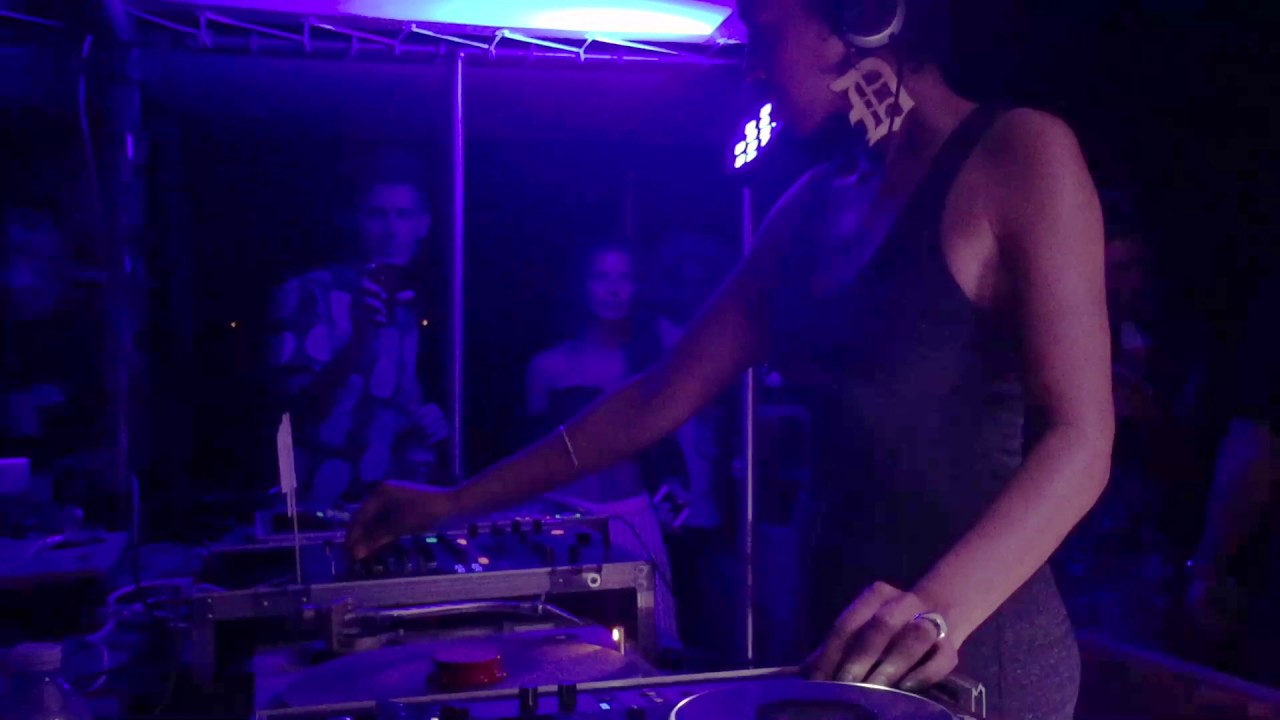 FLO REAL Live @ Ortigia Boat Party - YouTube