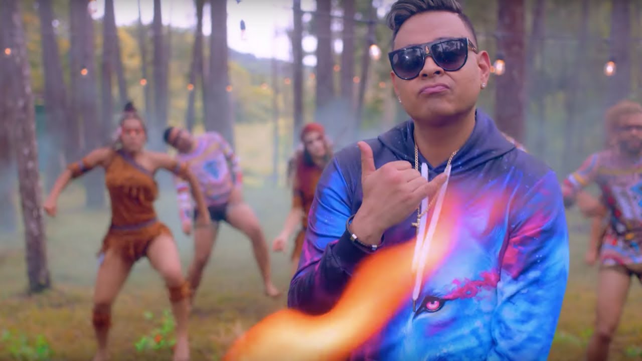 Real Phantom - Sin novio (Video Oficial) - YouTube