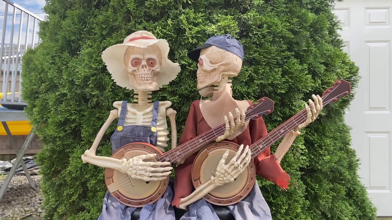 Grandin Road Animated Interactive Dueling Banjo Skeletons - Magic Power ...
