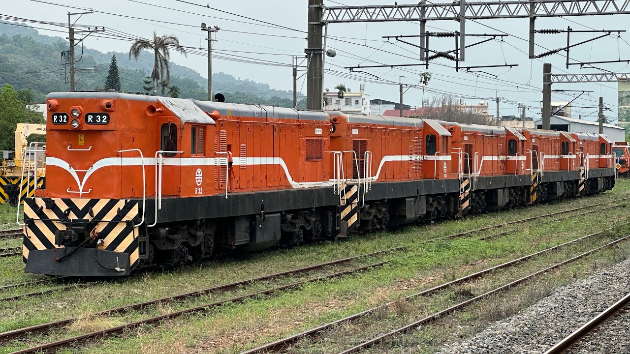台鐵 由8407次回送至二水置放的報廢R20型柴電機車(R32+R55+R38+R34+R69) / TRA decommissioned ...