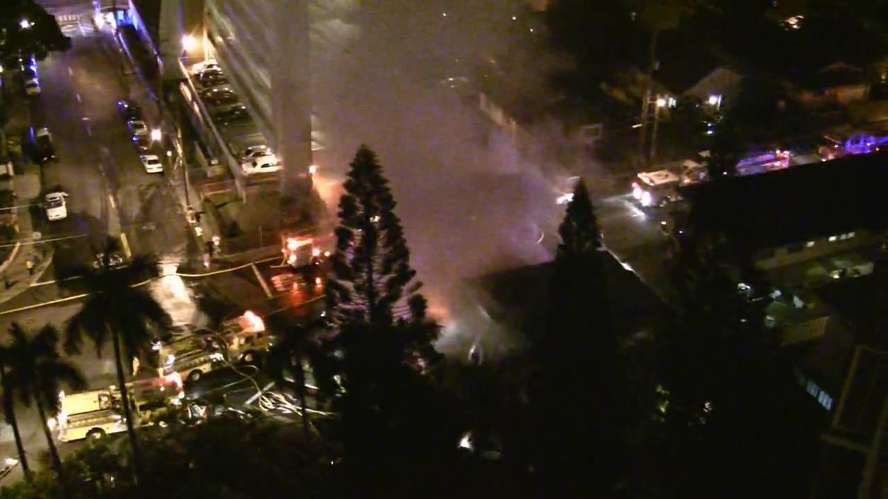 Feb 22, 2010 House fire in Honolulu - YouTube