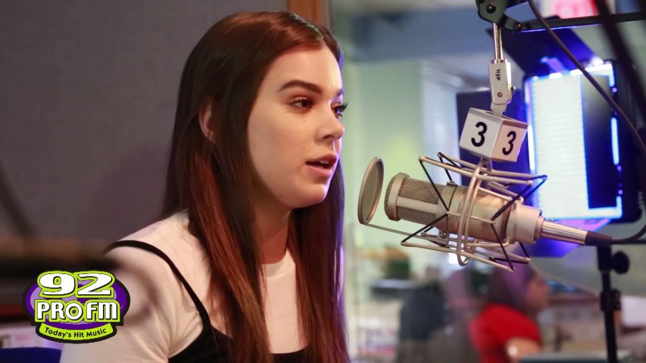 Hailee Steinfeld Visits the 92 PRO-FM Studio - YouTube