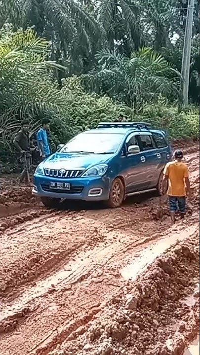 Inova masuk jalan lumpur #shorts #jalanlumpur - YouTube