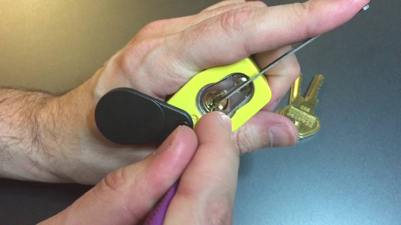 [180] Master Lock Model 911 Padlock Picked and Gutted - YouTube