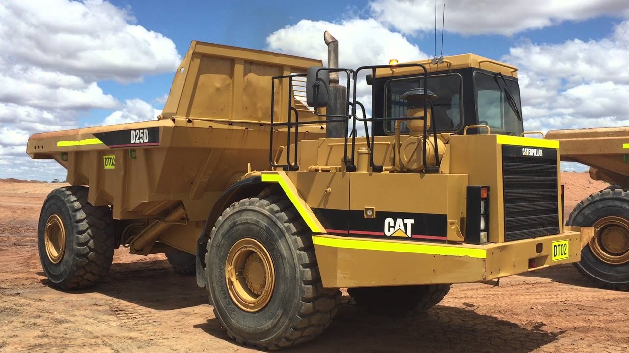 Caterpillar D25D - DT02 - YouTube