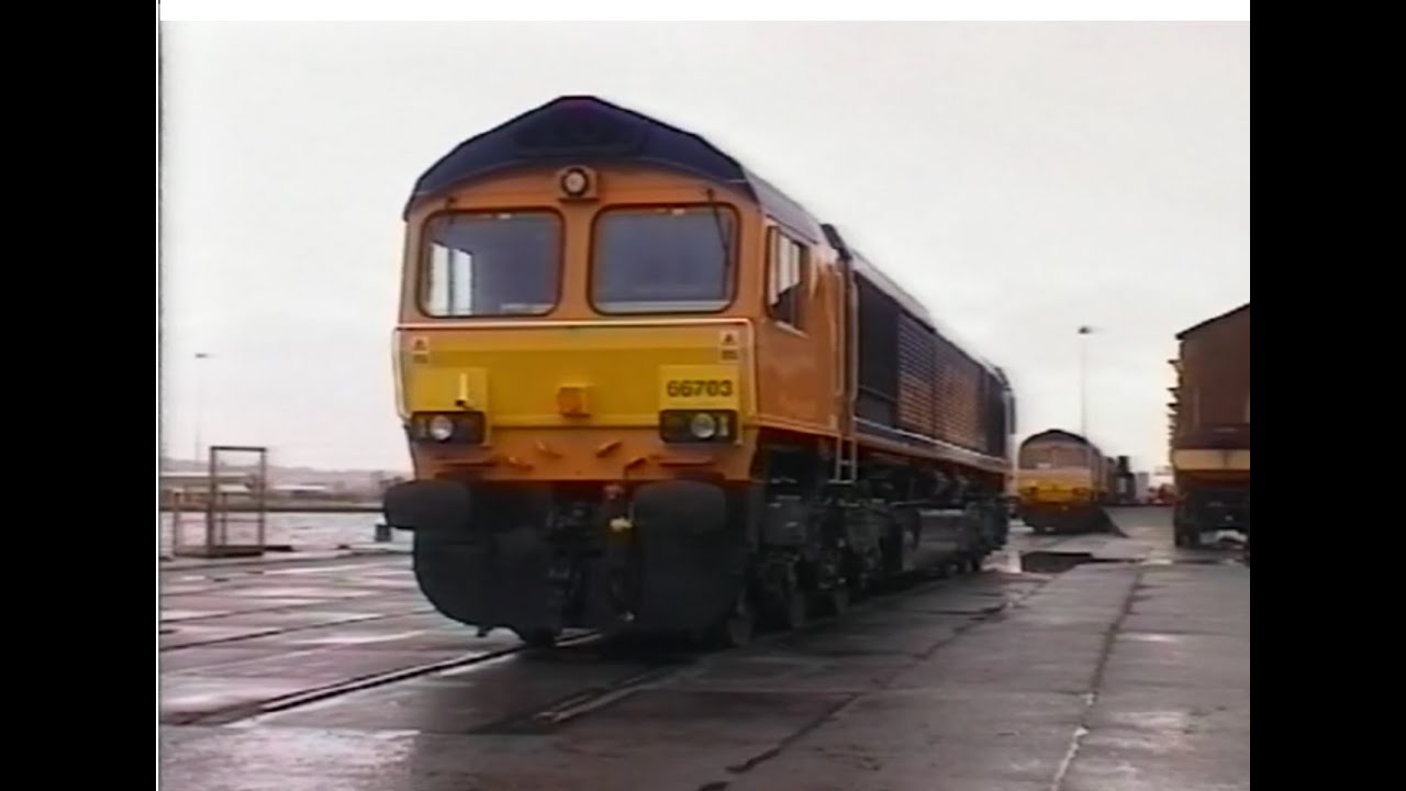 First GBRF 66s on Newport Docks in 2001 shunted by 37419 - YouTube