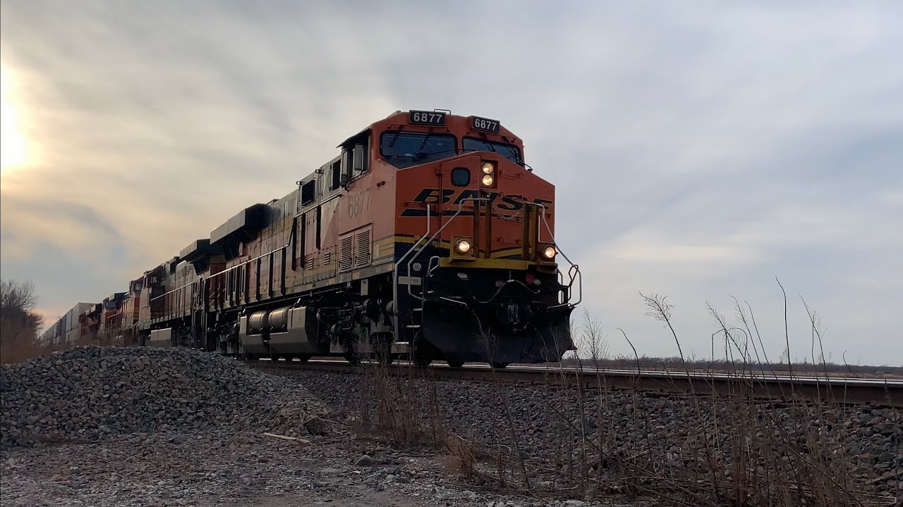 Fast Z train speeds to 60 mph!! BNSF Transcon: Emporia sub..12/4/2022 ...