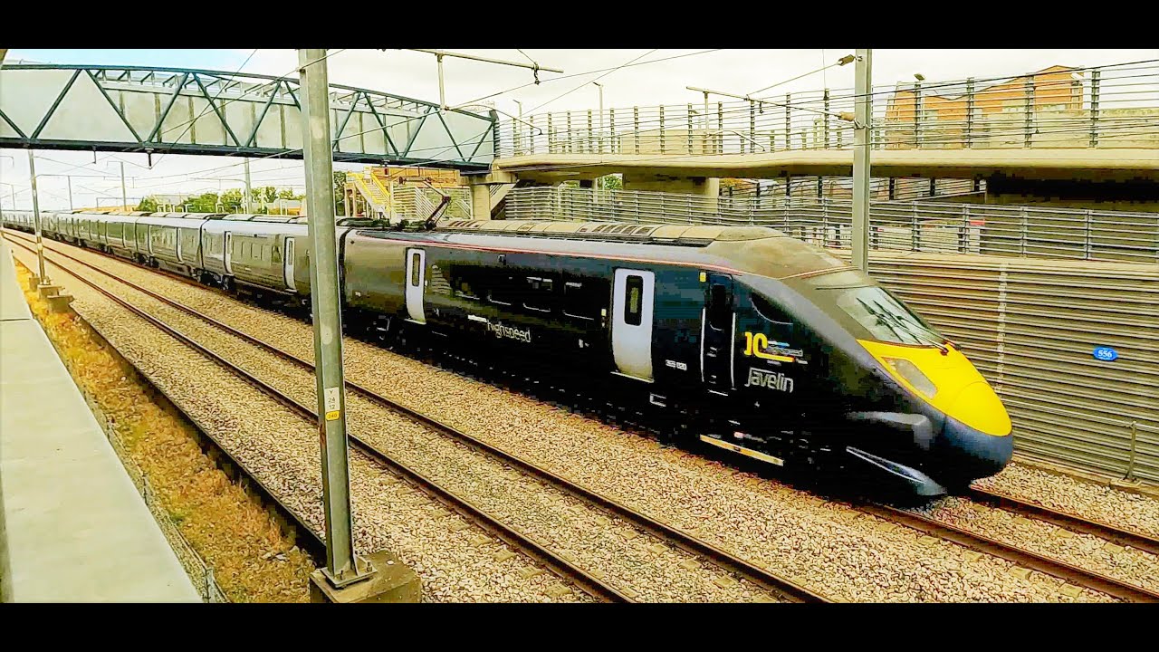 Two Southeastern trains speeding at Rainham London station - YouTube