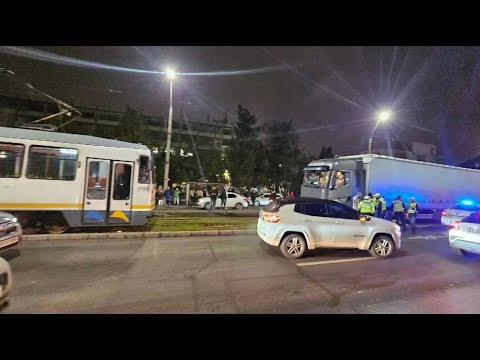 Türk TIR'cı Bükreş raylarında mahsur kaldıı!