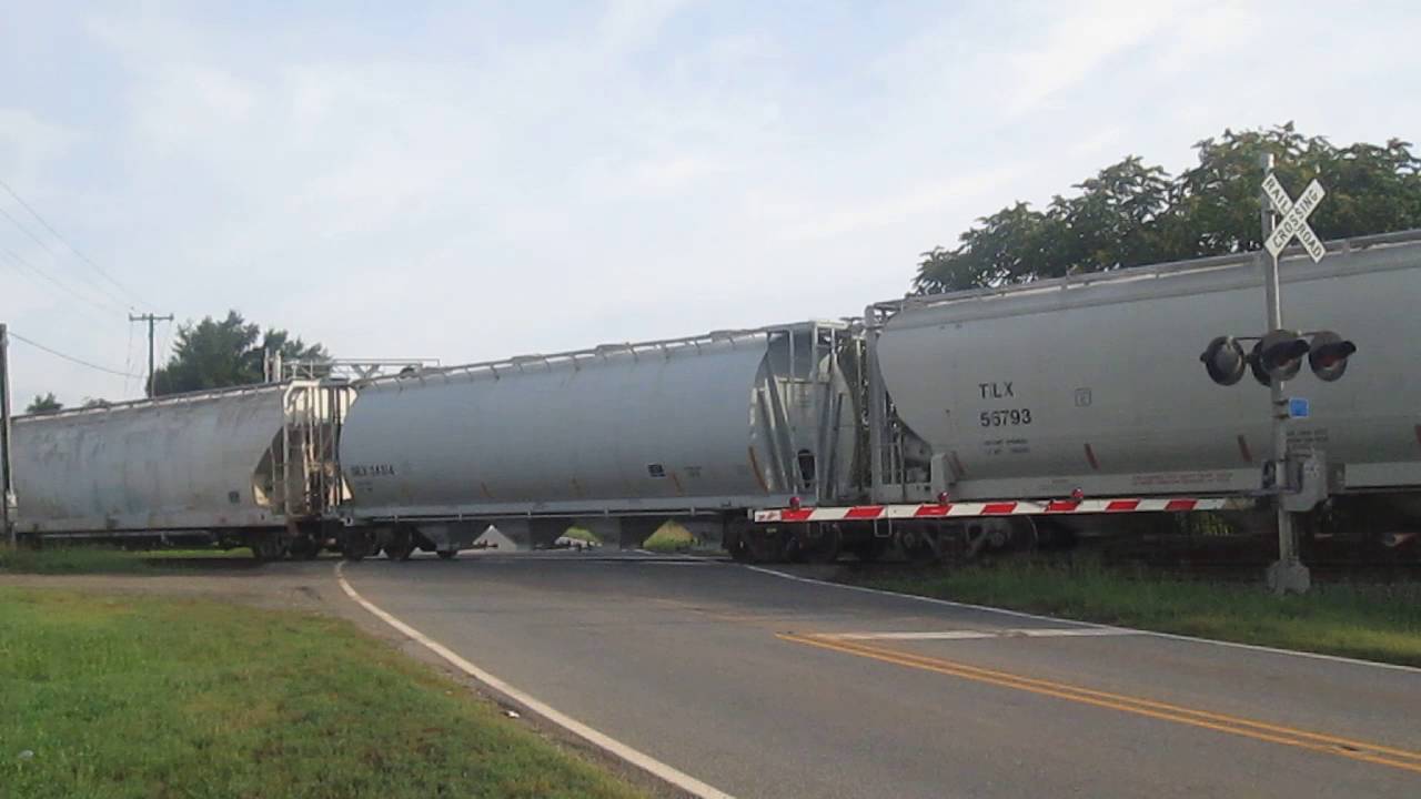 CSX Train Locomotive Bell Keeps Ringing - YouTube