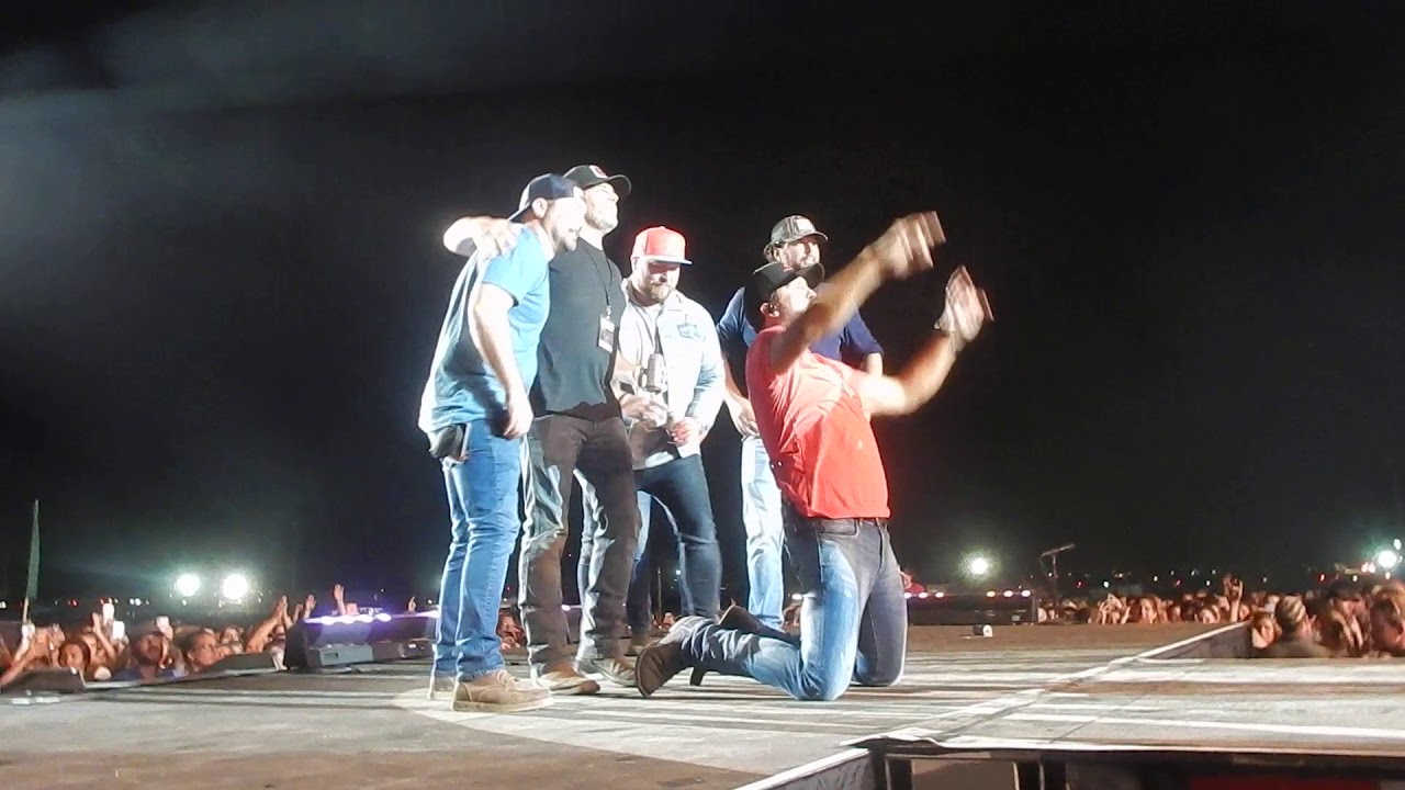 Luke Bryan - ending at Farm Tour 2019 - Pleasantville, Ohio - YouTube