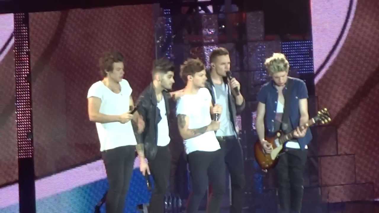 One Direction - Teenage Dirtbag -Stockholm, Sweden - YouTube