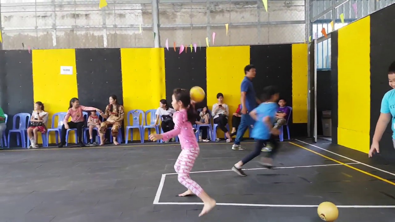 Dutch Ball Home of English - YouTube