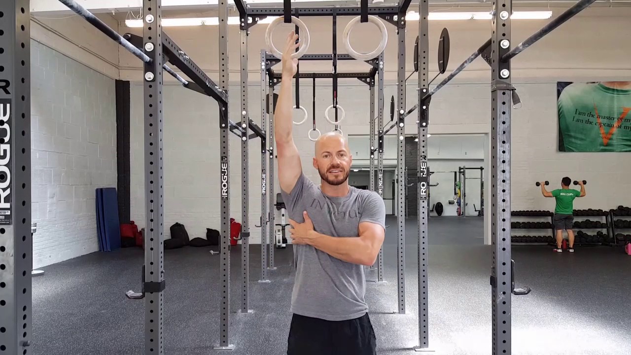 Bouncing Scap Pull ups with Invictus Athlete coach Travis Ewart - YouTube