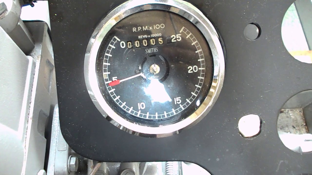 Narrowboat Freya's Lister HR2 (1980) Diesel engine - YouTube