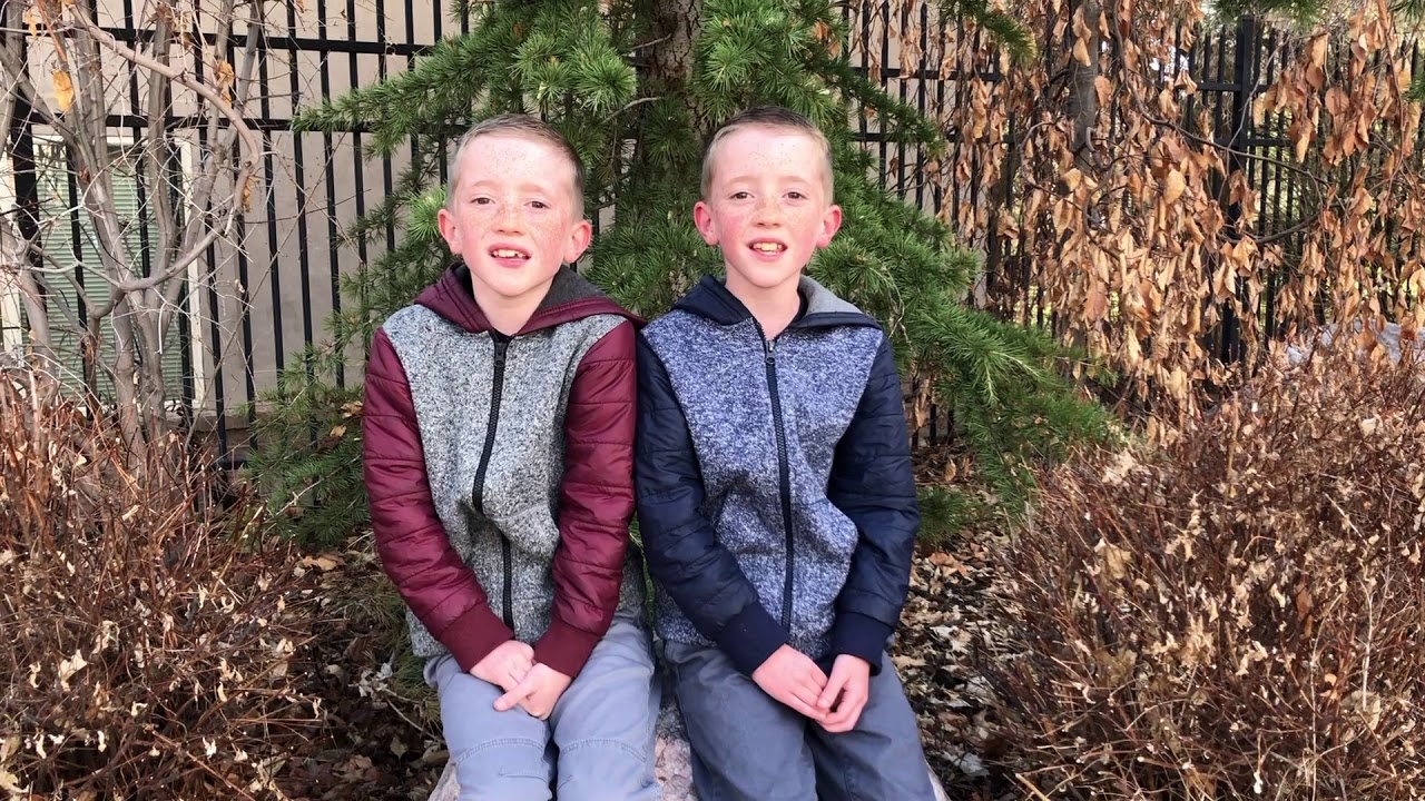 Luke and Landon Sing Rainbow Connection! - YouTube