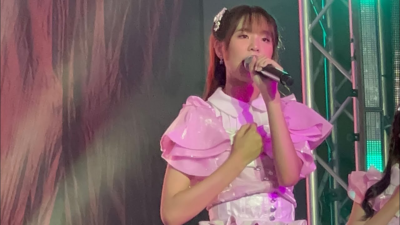 BNK48 - 365 no Kamihikouki | Micha FanCam (BNK48 4th Gen Debut Stage ...
