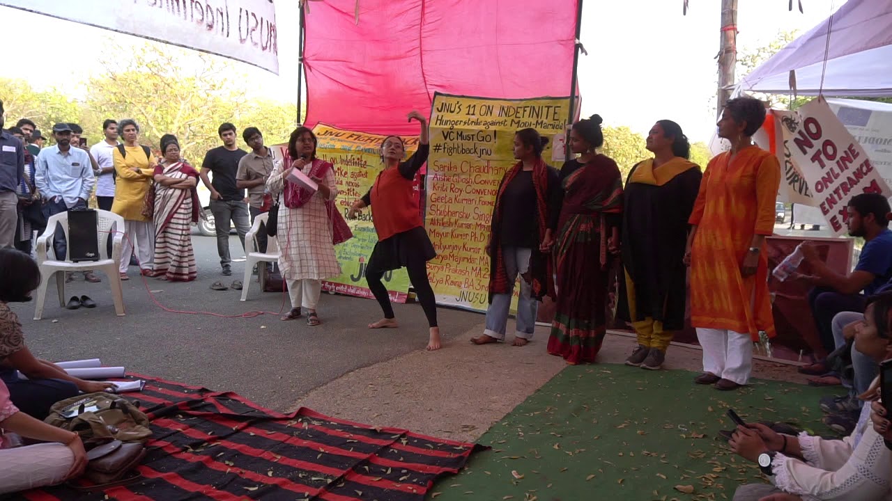 Hum Gunahgaar Auratein by Ghazala Jamil and Urmimala Sarkar at ...