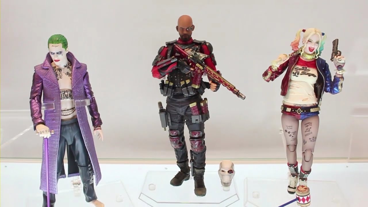 MAFEX DEADSHOT display - YouTube