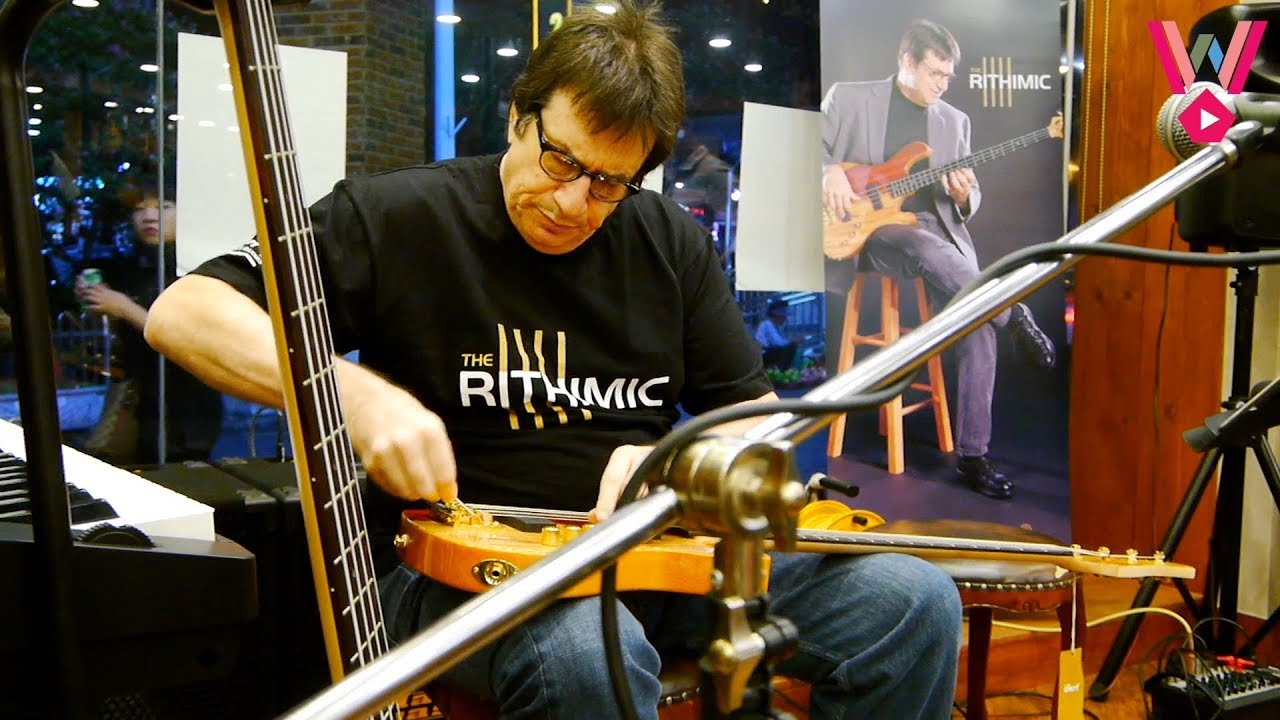 Jeff Berlin sets up Cort Rithmic bass with his own settings - YouTube